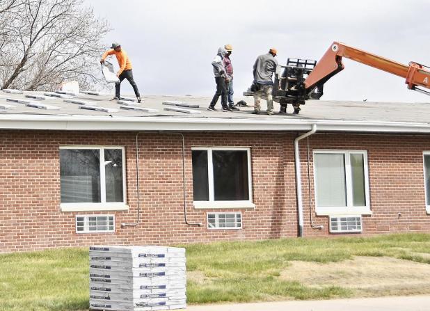 Reshingling work underway on Imperial’s largest roof | Imperial Republican